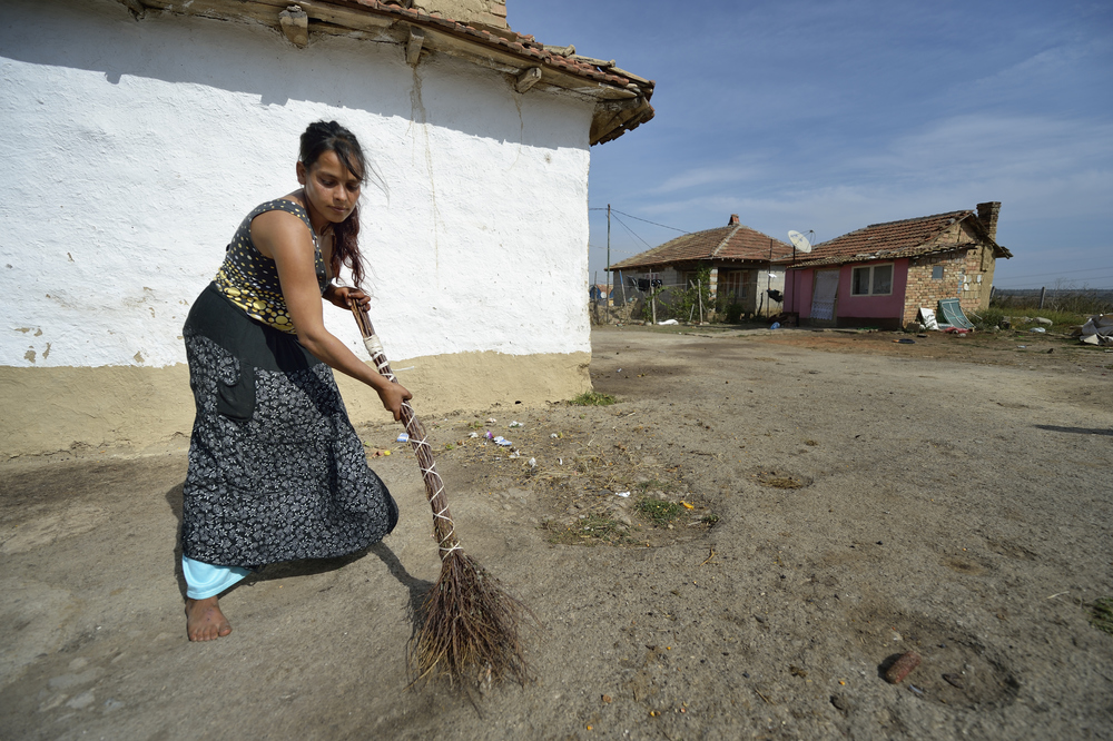 Global Lens » Bulgarian Roma face identity crisis